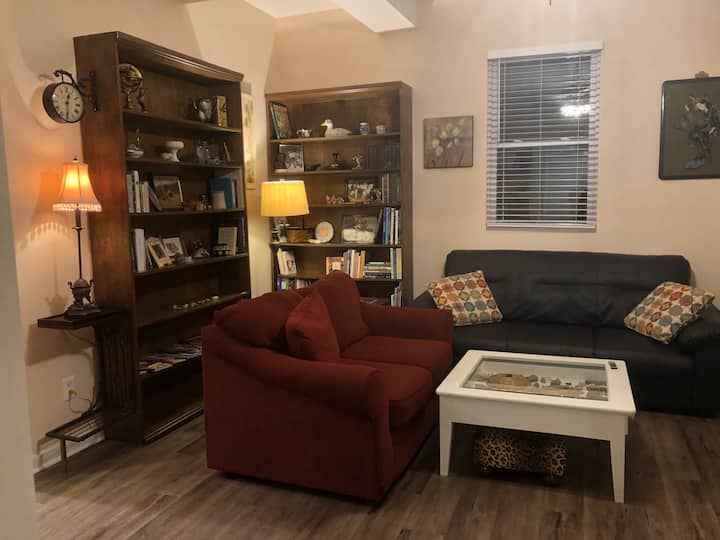 Comfy Plum Prairie Home & Yard - Noblesville, IN