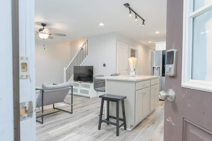 3 Bedroom | 2 Bath House In Farmington Hills - Farmington Hills, MI