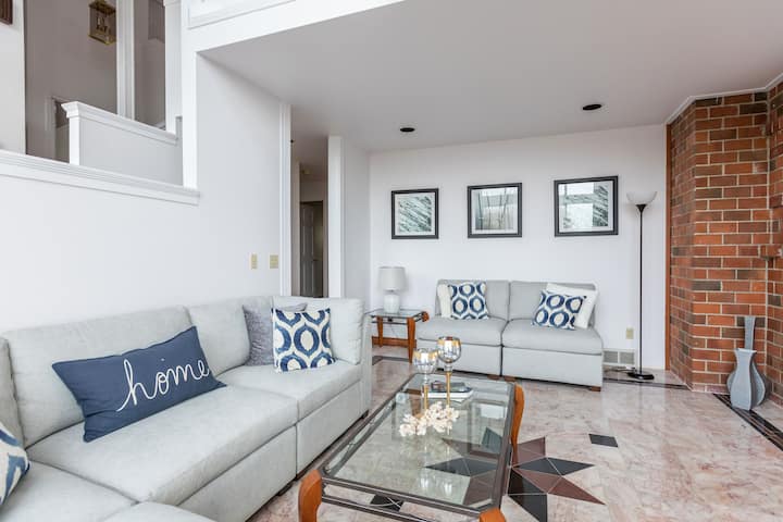 Aurora Of Mukilteo (4 Bedrooms + 1 Bunk Bed) - Mukilteo, WA