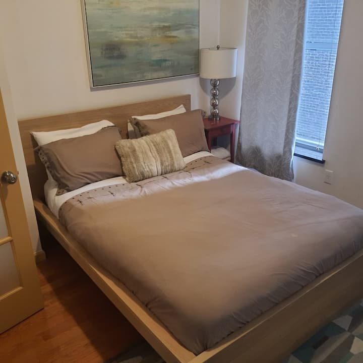 Manhattan Haven Modern Home - Manhattan