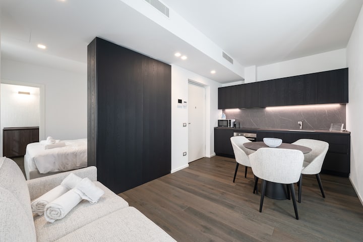 [Dome's Majesty 7]modern Design & Central Location - Como