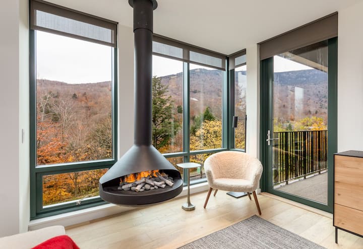 Great Ski Access! Modern 3br Spruce Peak Residence - Stowe, VT
