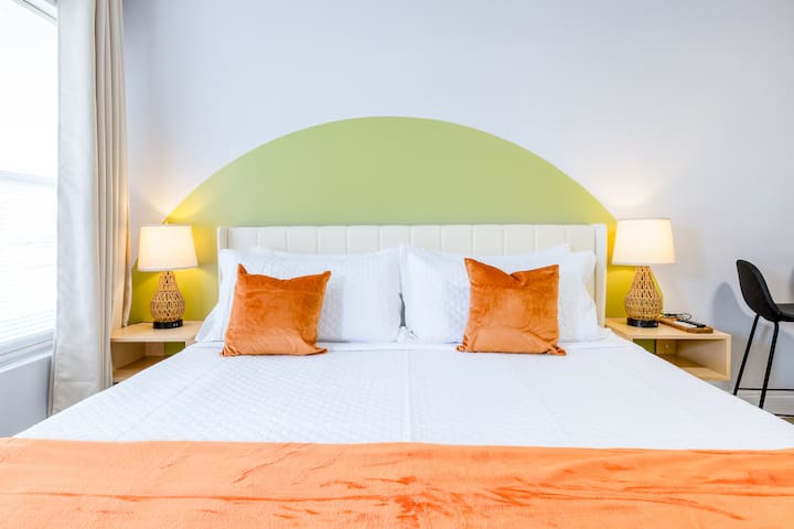 Miami Spot I 2 Guest– 5 Min To Beach & Bars - Fort Lauderdale, FL