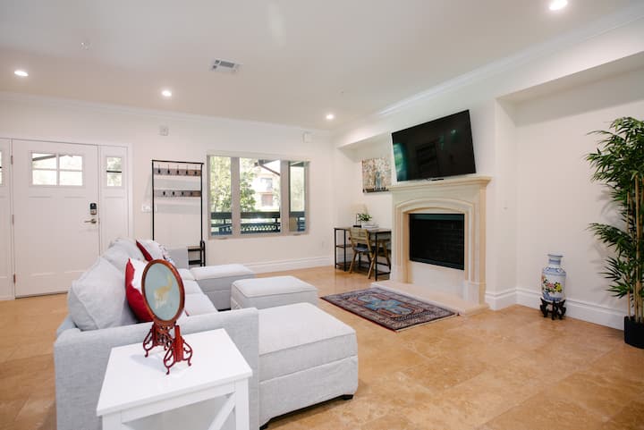 Premier Unt W/2br 2.5ba W/jacuzzi Tub - 1426 Sq Ft - Pasadena, CA