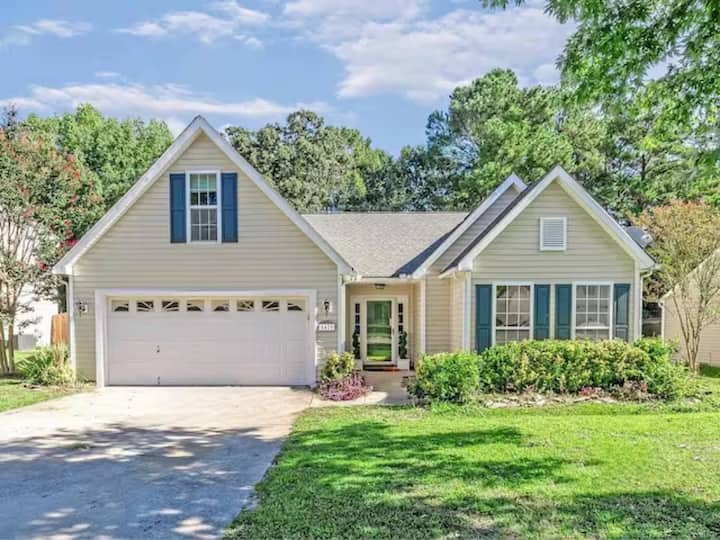 Spacious 3 Bedroom Retreat - Raleigh