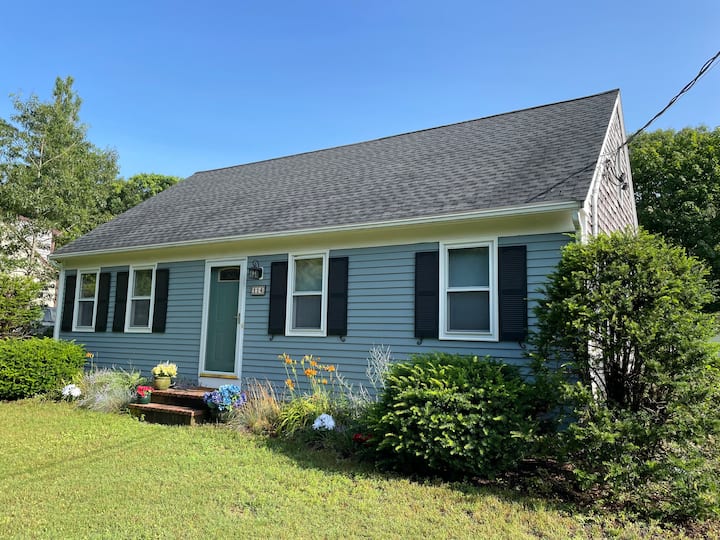 Great Value - Bright & Breezy Cape - Cape Cod Winery