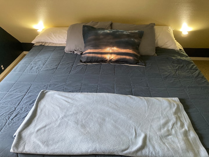 Ocean Sounds | Sunset Balcony | King Bed | Pets Ok - Long Beach, WA