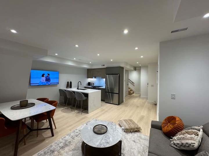 Spacious Modern 2br In High Park - Toronto