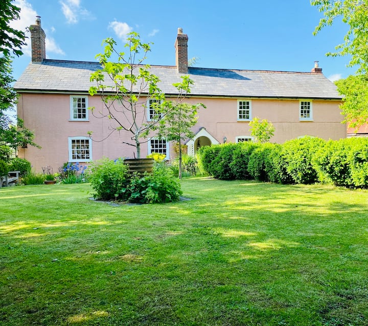 Luxurious Historic Farmhouse, Barn And Garden - Devizes