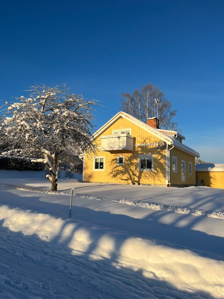 Centralt & Rymligt Hus | 10+2 Bäddar, Elbilladdare - Järvsö