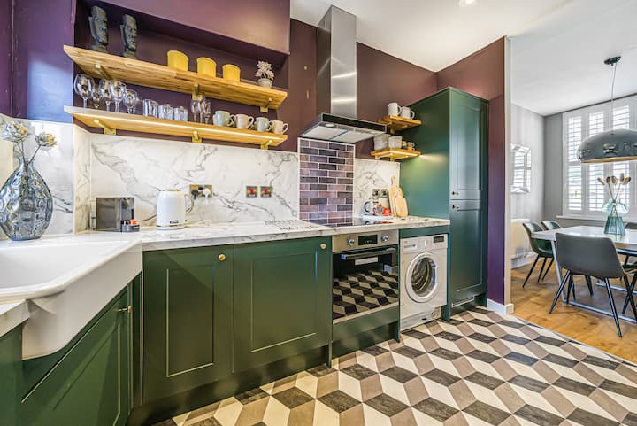 Corner Lodge - Central, Refurbished & Free Parking - York, UK