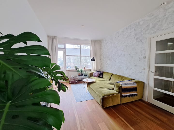 Urban Calm: Bright Apt W/ Balcony - Baarsjes - Ámsterdam