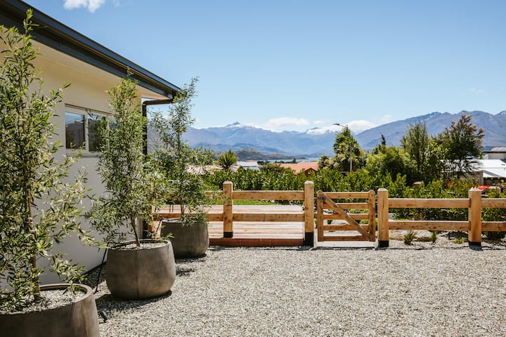 Penshurst | Lake Views | Spa Pool | Close To Town - Wānaka