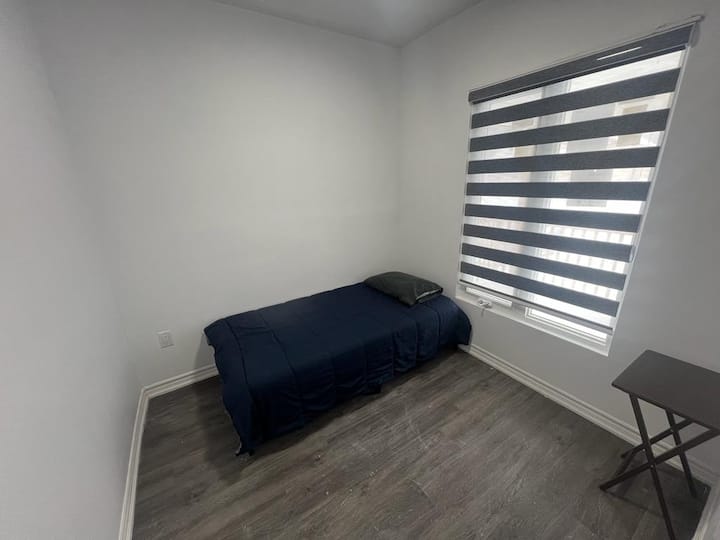 Private Room In Renovated House - Niagara Falls