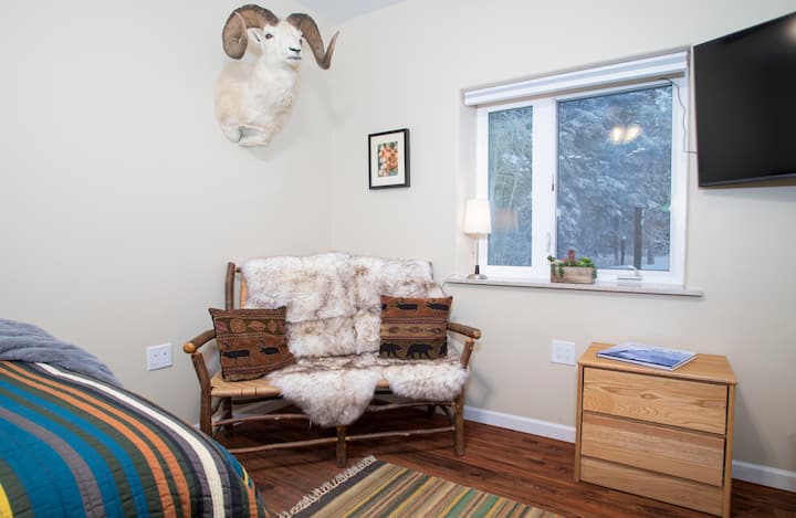 Biplane Hangar: Bighorn Room - Alaska