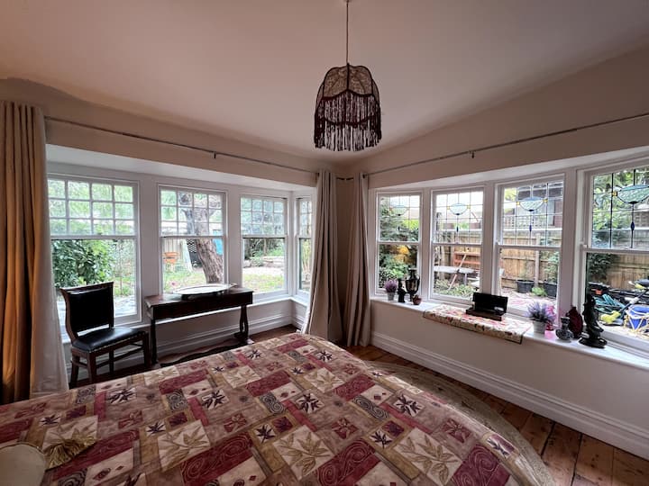 Garden Facing Private Room In Lively House - Melbourne