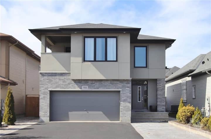 Newly Built Entire Bsmt Unit 2 Queen Bed -900 Sqf - Kanata