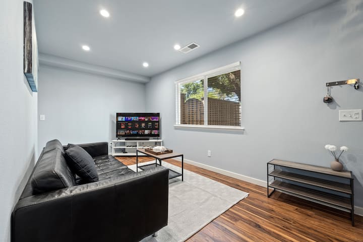 Chic Retreat:3br/2ba Gem,near Uc Davis Med Center - Sacramento, CA