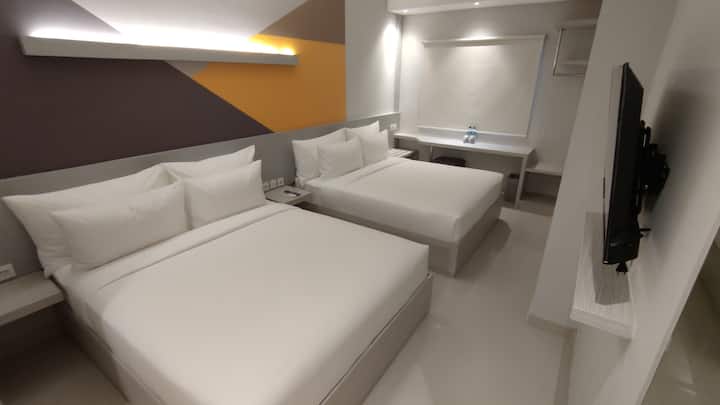 Quad Family Room - Agogo Downtown Hotel Surabaya - 泗水