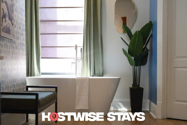 Soaker Tub, Driveway Parking, King Beds, Elegant! - Pittsburgh