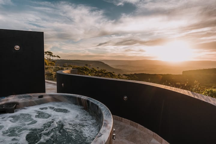 Yaraan Retreat: Luxury Escape With Rooftop Hot Tub - Blackheath