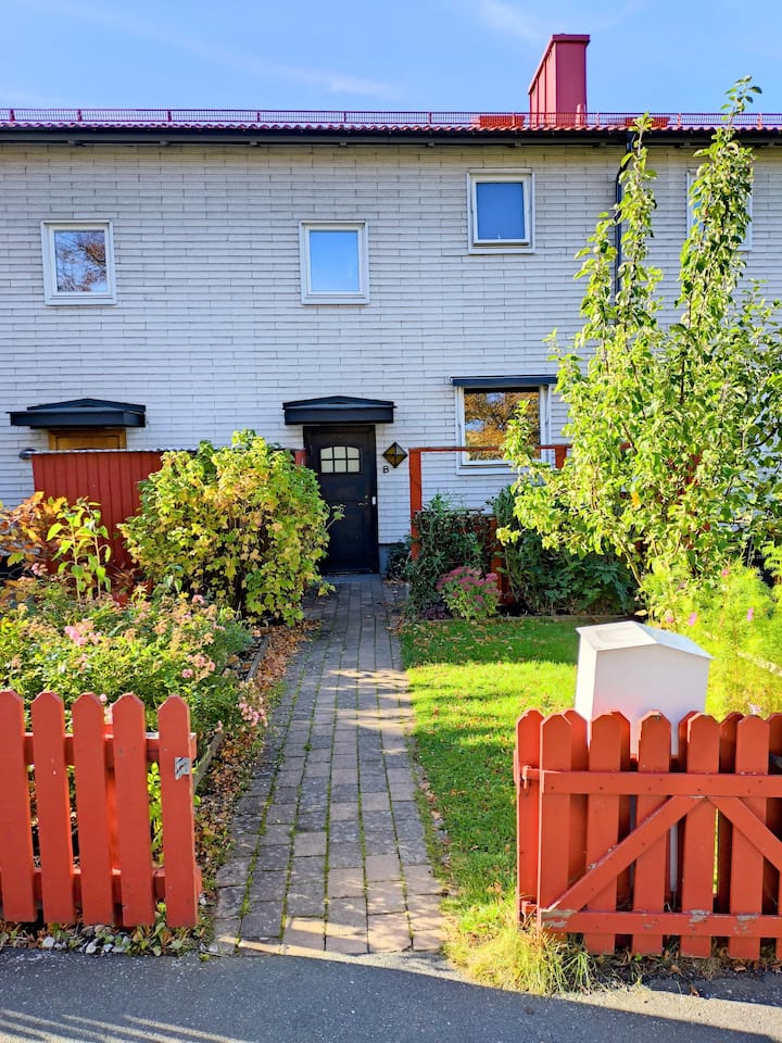 Radhus Nära Vätterstranden - Jönköping