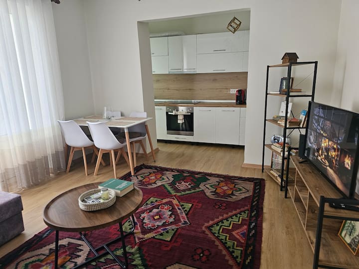 2-bedroom Apartment Near Blloku, Stadium & Lake - Albania