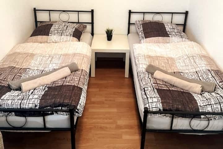 Gepflegte Unterkunft Für Bis Zu 5 Personen - Duisburg