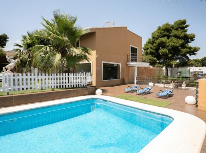 Casa Con Piscina, Ocio Y Jardín - Torrent