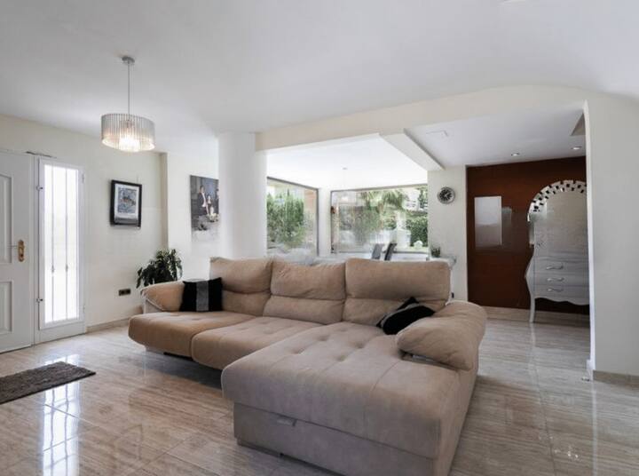 Casa Con Piscina, Ocio Y Jardín - Torrent