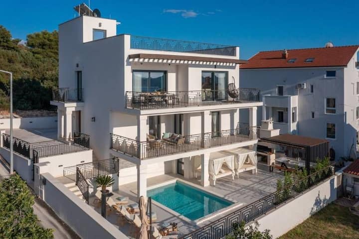 Fantastisk Villa I Okrug - Trogir