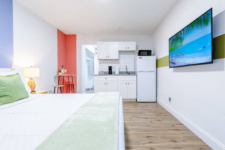 Cozy Stay For 2 – Steps To Beach & Mall - Fort Lauderdale