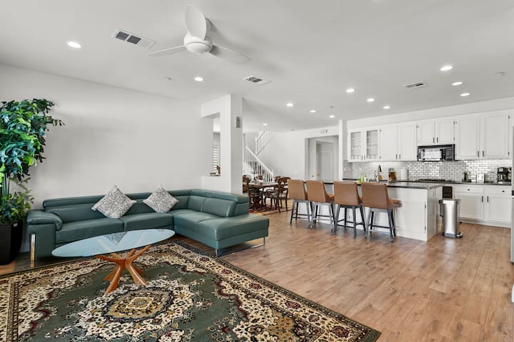 Move With Confidence: Flexible Showings M#42021 - Redlands, CA