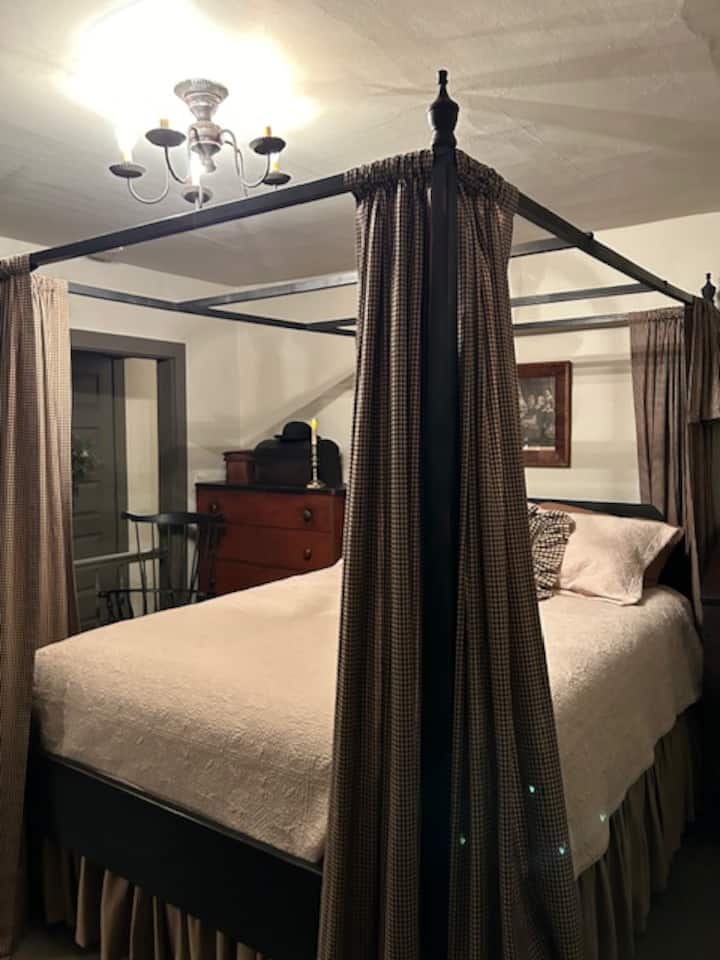 Bed Chamber 2 At The Inn - Waukesha, WI