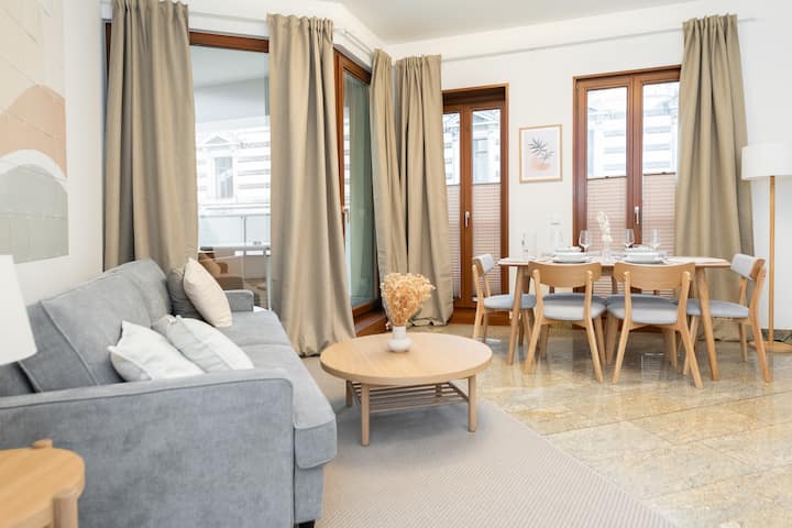 Global Living: Central Design Apartment Dresden - Radebeul