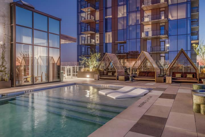 Take In The Views + 1br + Rooftop Pool - United States