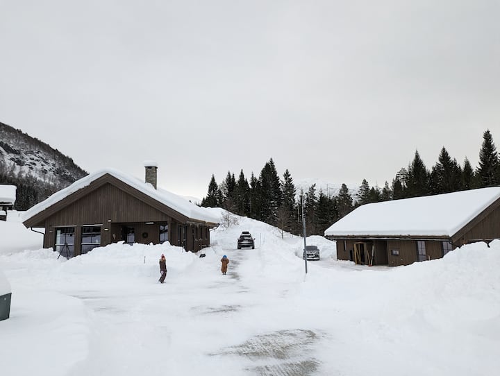 2 Hytter Ved Klatrepark Og Ski - Loen
