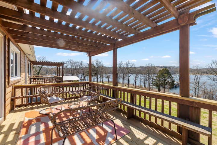 Large Lakeside Walk To Water: Hot Tub/fish/swim - Kimberling City, MO