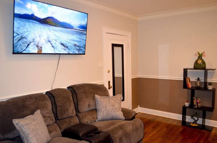 Entire Studio Near Wrigley Field - Chicago, IL