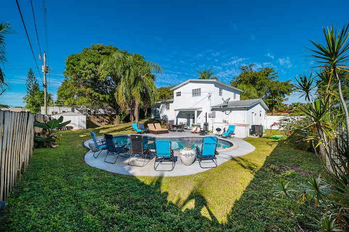 Stunning 2-story Home 5 Brs With Heated Pool - Miramar, FL