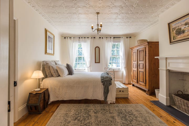Islay House - Red Room - Woodend