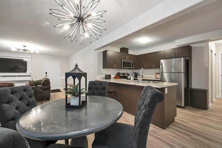 *Monthly Discounts* 2 Bedroom Park Forest Suite - Campbell River