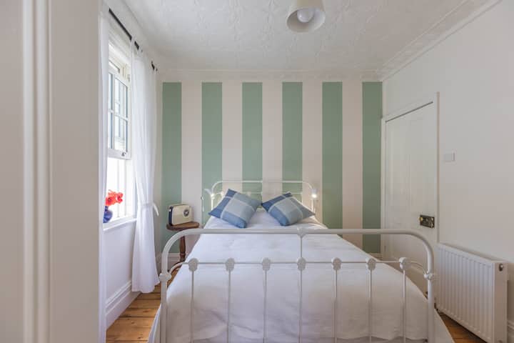 Islay House - Stripey Room - Woodend