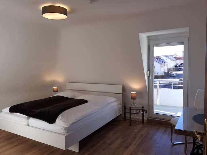 Stilvolle Dg-stadtvillenwohnung Mit Balkon - Villingen-Schwenningen