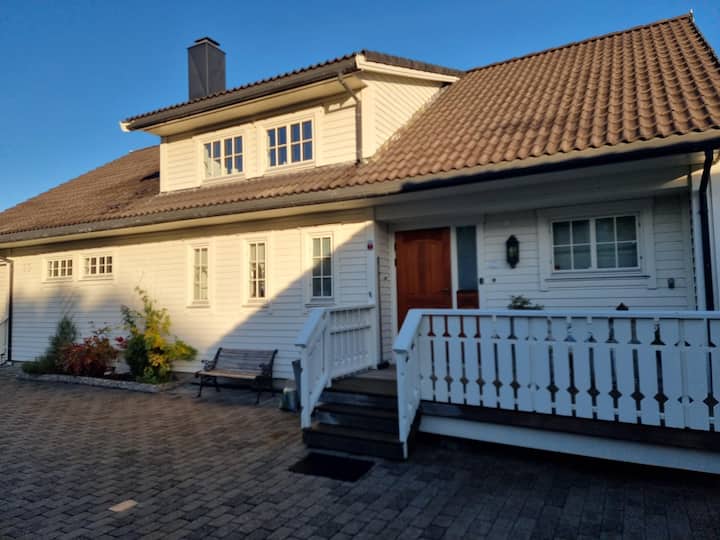 Bolig Med 5 Soverom I Rolig Omgielser Nær Sentrum - Småland