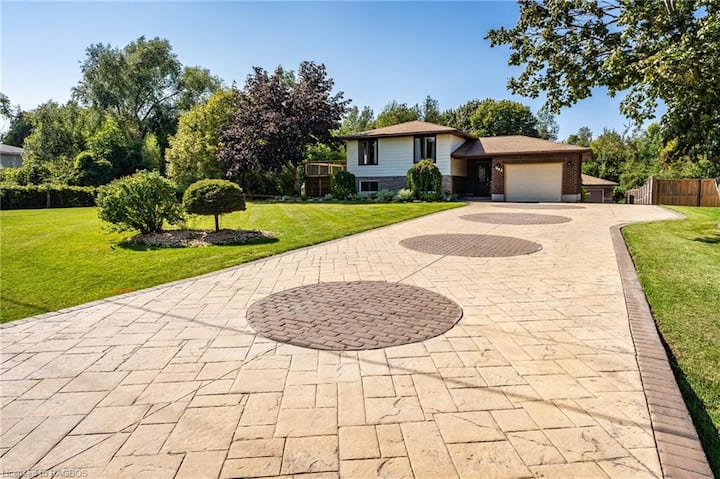 Huron Heights Home - Kincardine