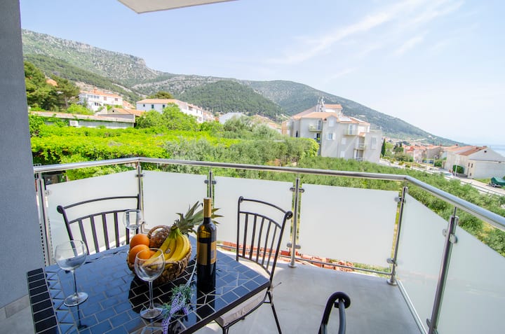 S7-2br Apartment With Sea View - Bol