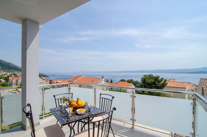S8-2br Apartment With Sea View - Bol