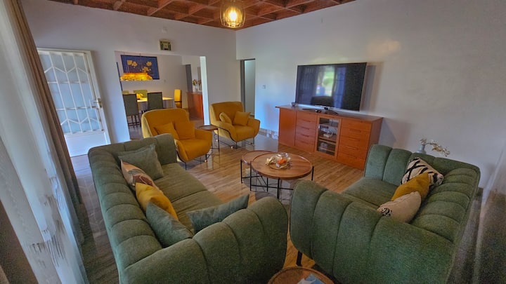 Complete 4-bedroom House Facing Kigali Golf Course - Kigali