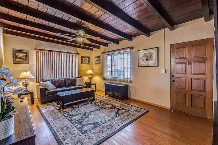 Tucson Charm, Steam Room, Hot Tub, Outdoor Kitchen - Tucson, AZ